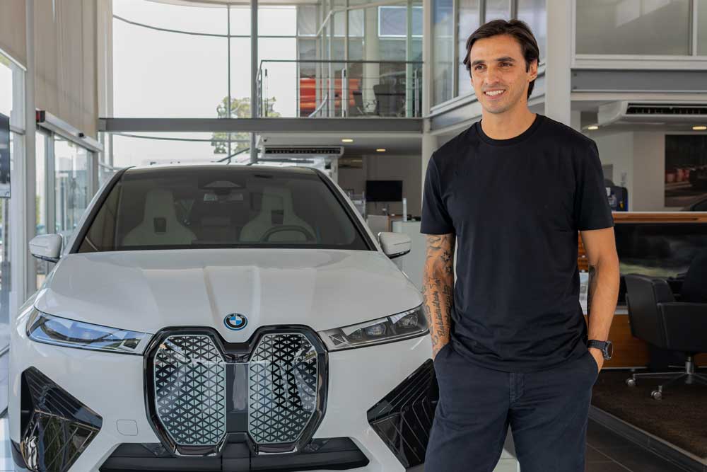 Bryan Ruiz para escoger la movilidad eléctrica