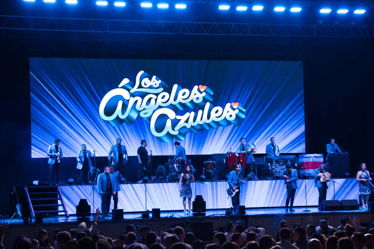 Ángeles Azules y Paola Jara se presentan ante 6 mil personas